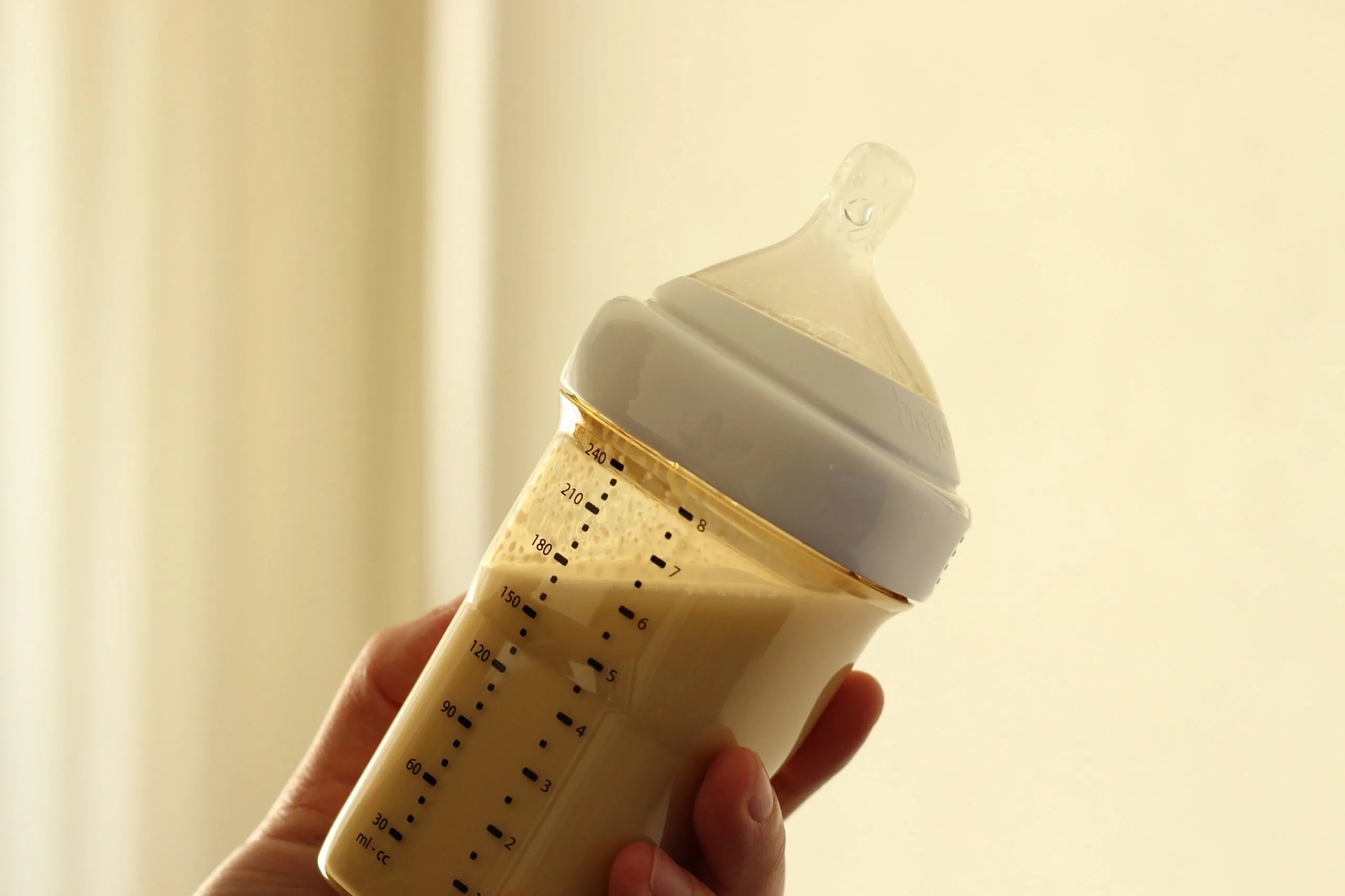 Deze fijne babyfles is supermooi én gaat jaren mee | Groene Moeke